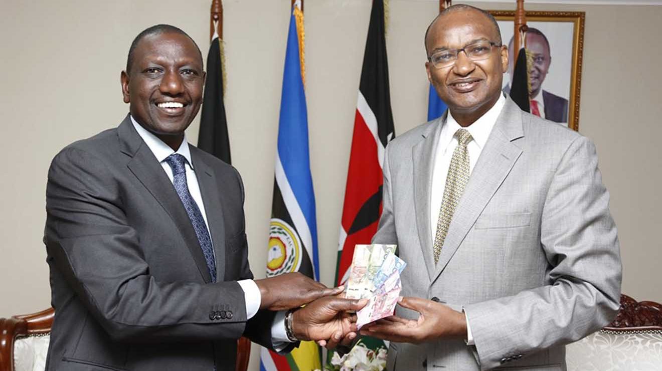 DP Ruto gets new banknotes from Governor Njoroge – Nairobi News