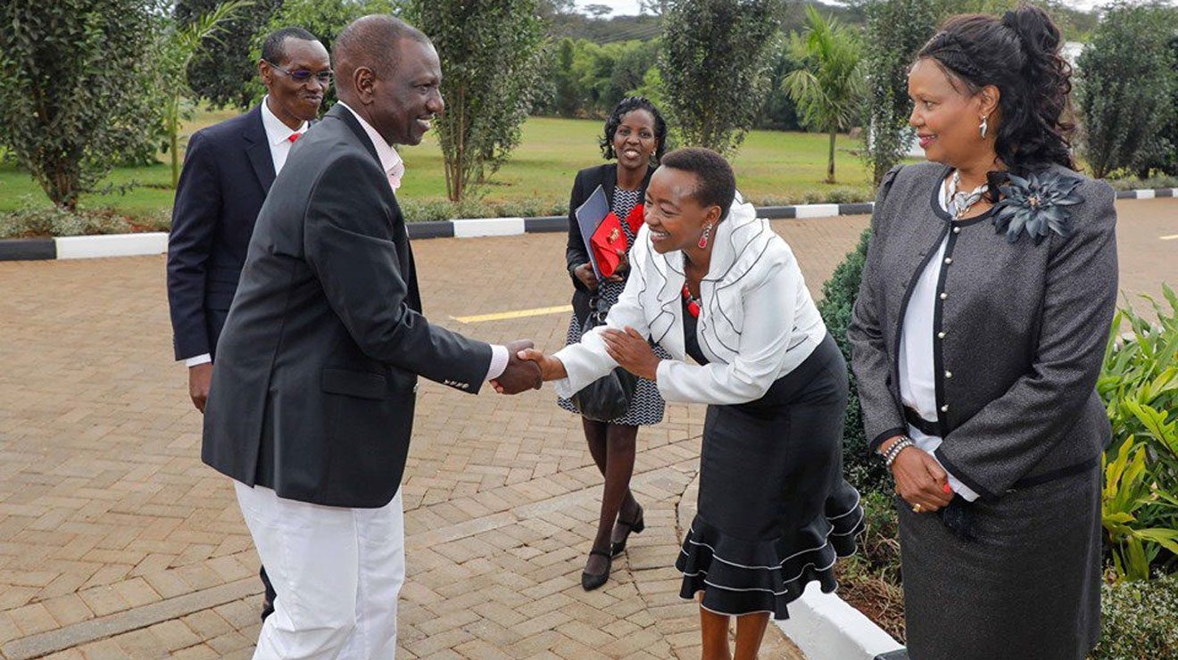 Kenyans have their say on Ruto’s ‘odd’ handshake with his wife ...
