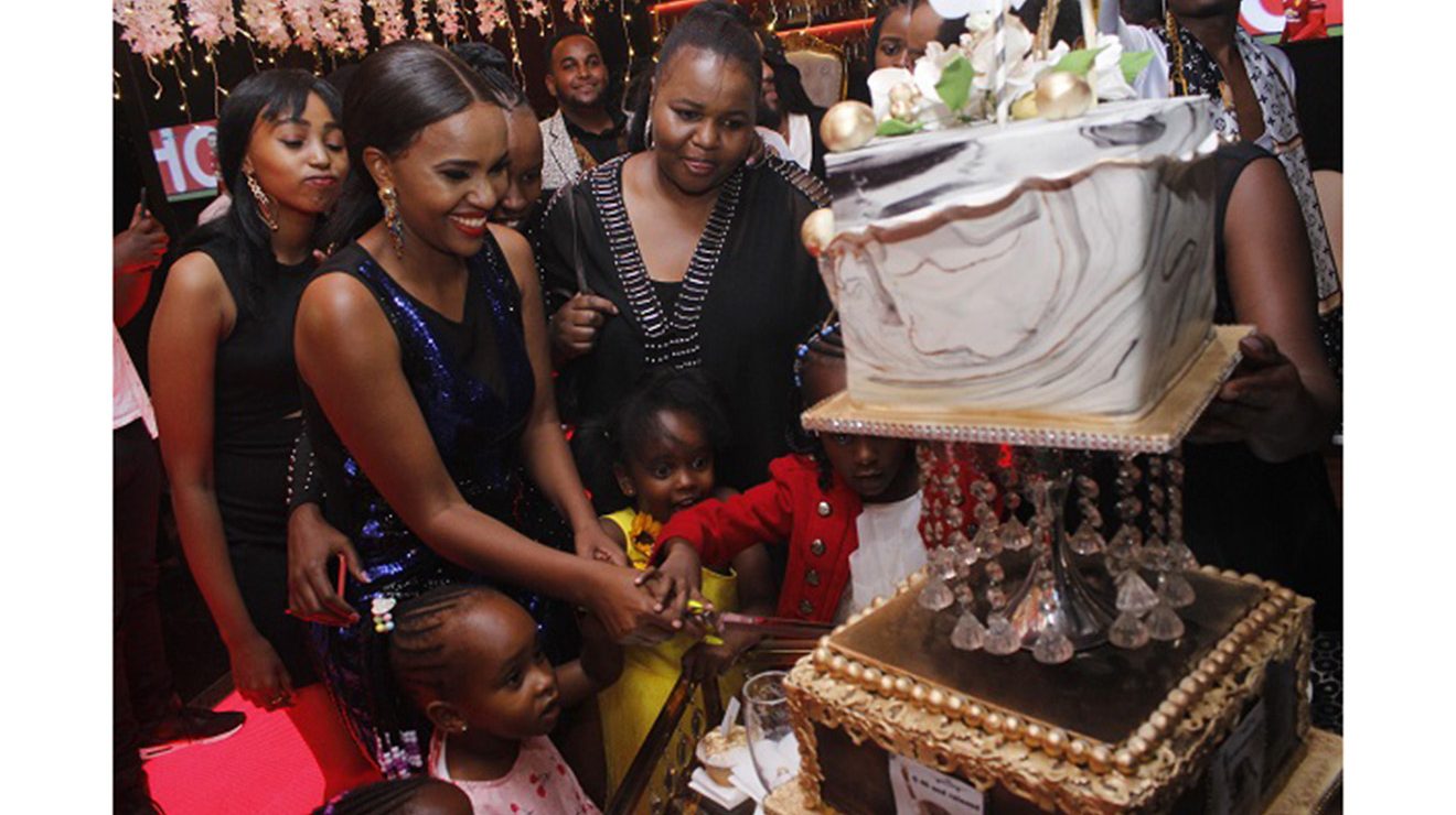 No masks, social distancing as DJ Pierra Makena turns 40 – PHOTOS ...