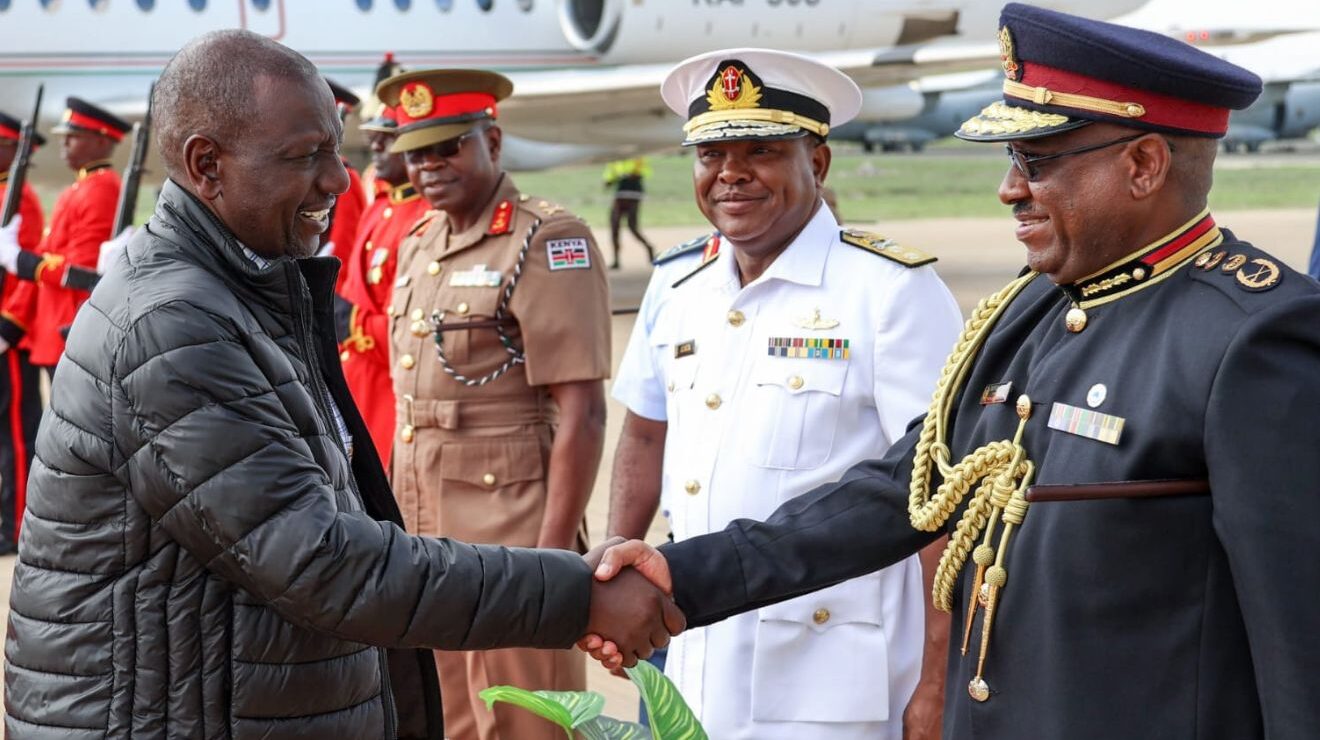 Show of might as Ruto is received by top security bosses at JKIA ...