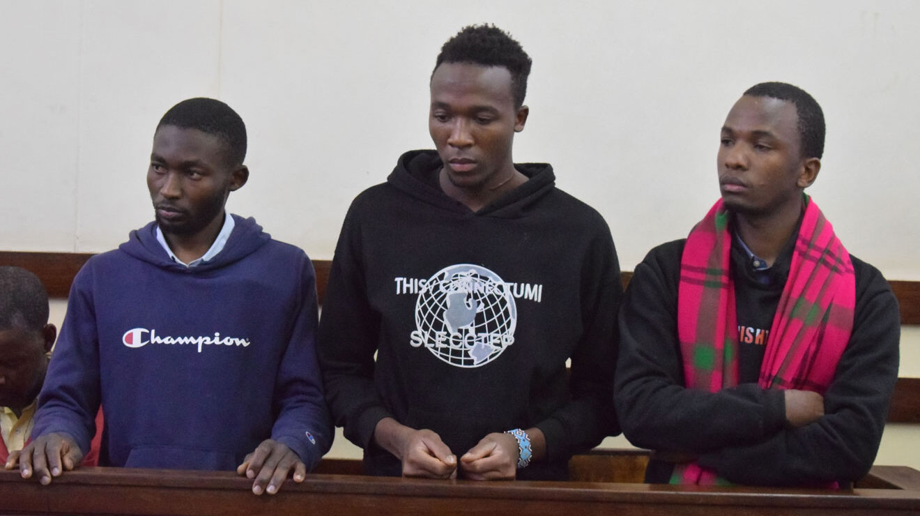 3 suspects found ‘flashing’ stolen phones face robbery with violence ...